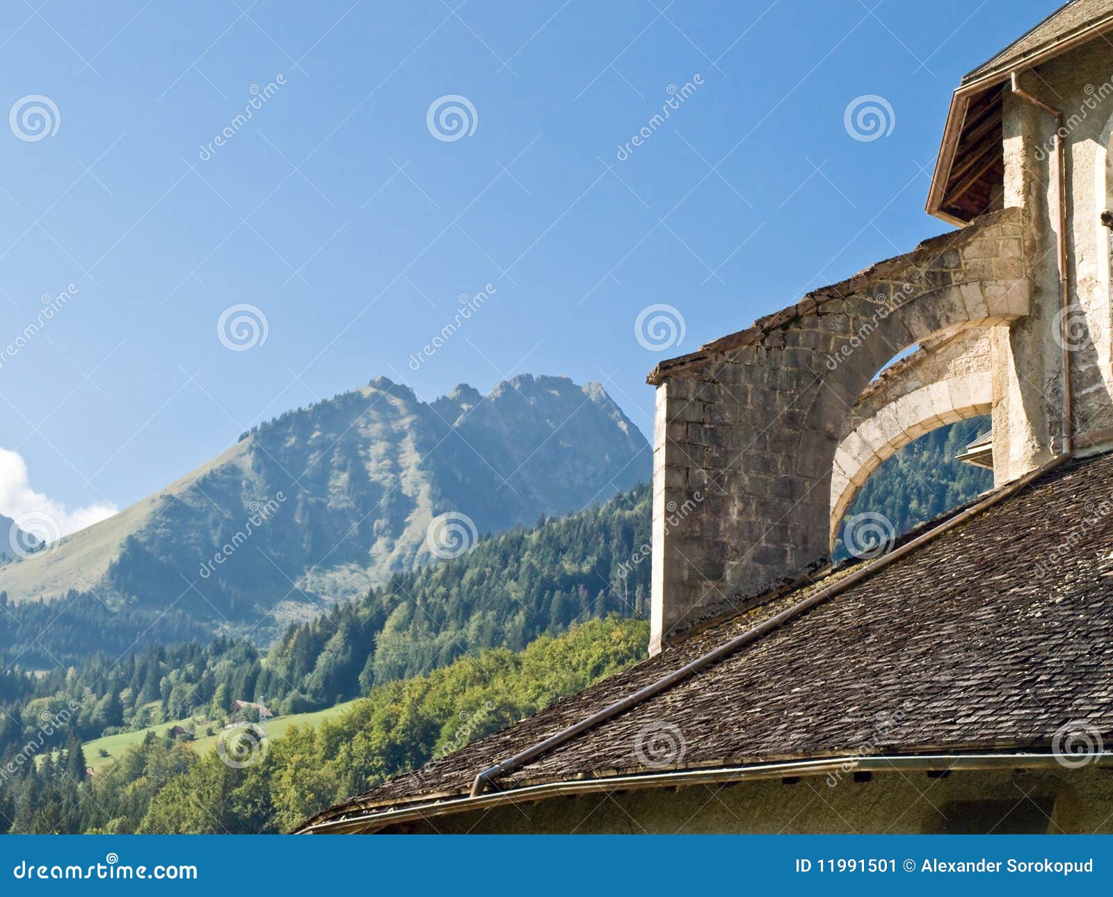 Contraforte Velho Da Igreja Imagem de Stock - Imagem de calma, cais ...