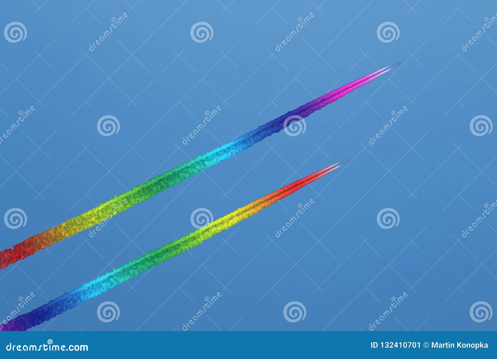 Contrails stock image. Image of contrail, tourism, aviation - 132410701