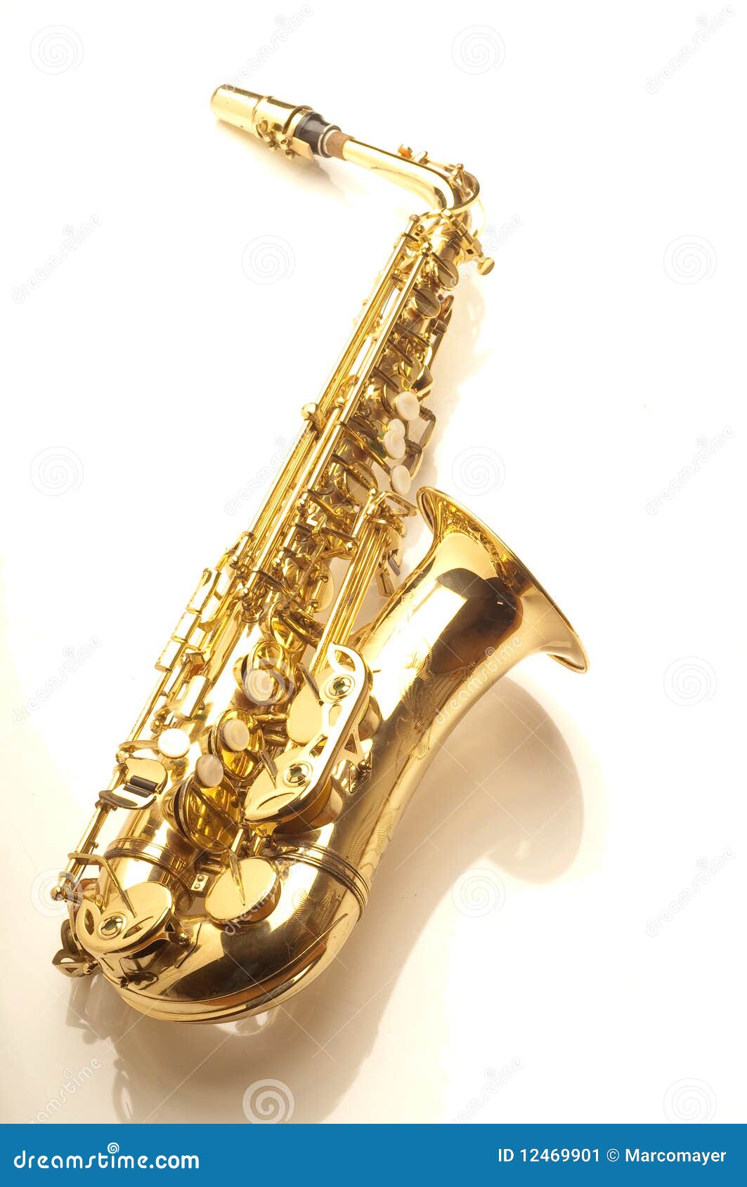 Contralto di Sassofono immagine stock. Immagine di ottone - 12469901