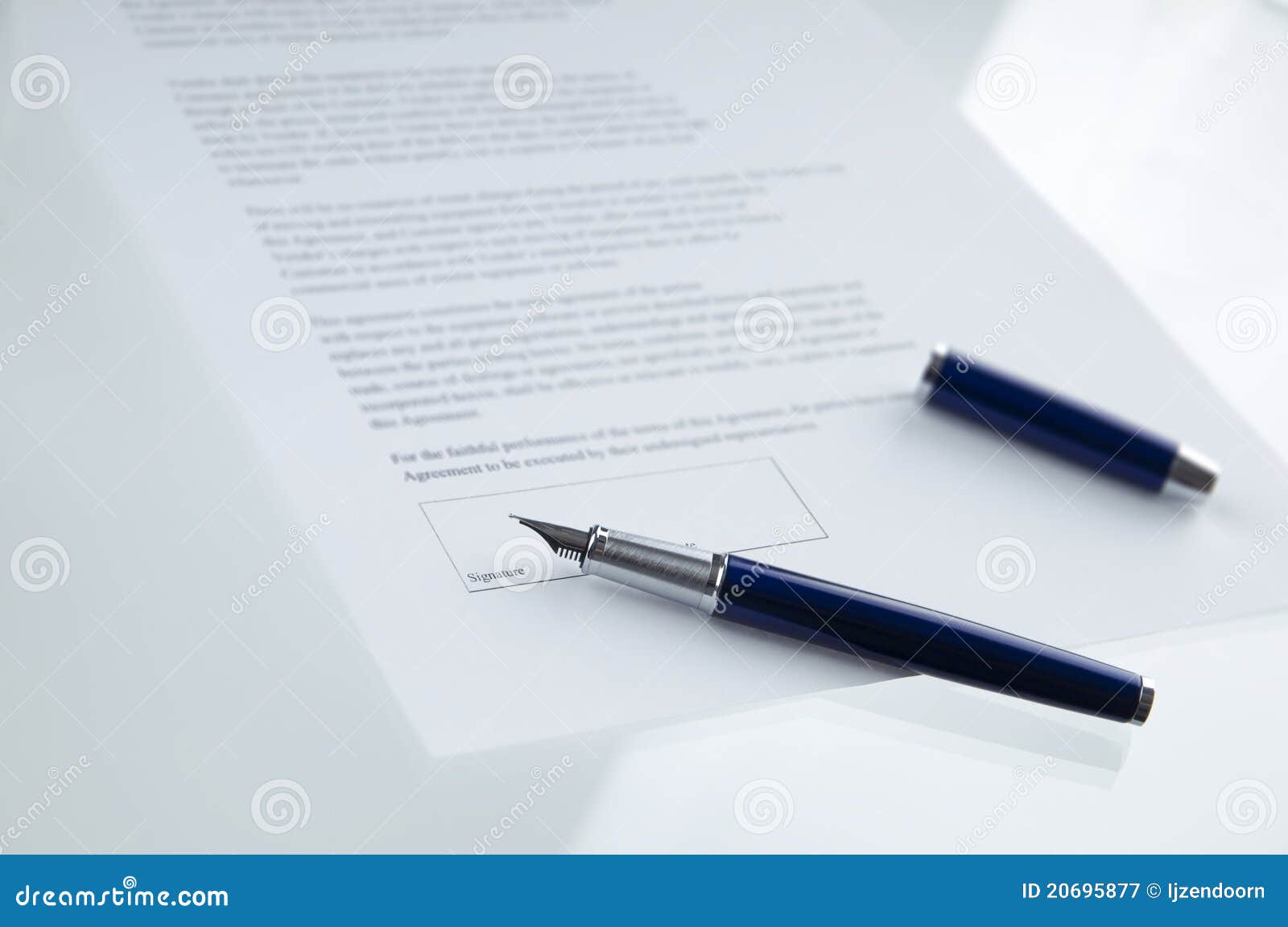 Contrat de signature image stock. Image du document, signature - 20695877