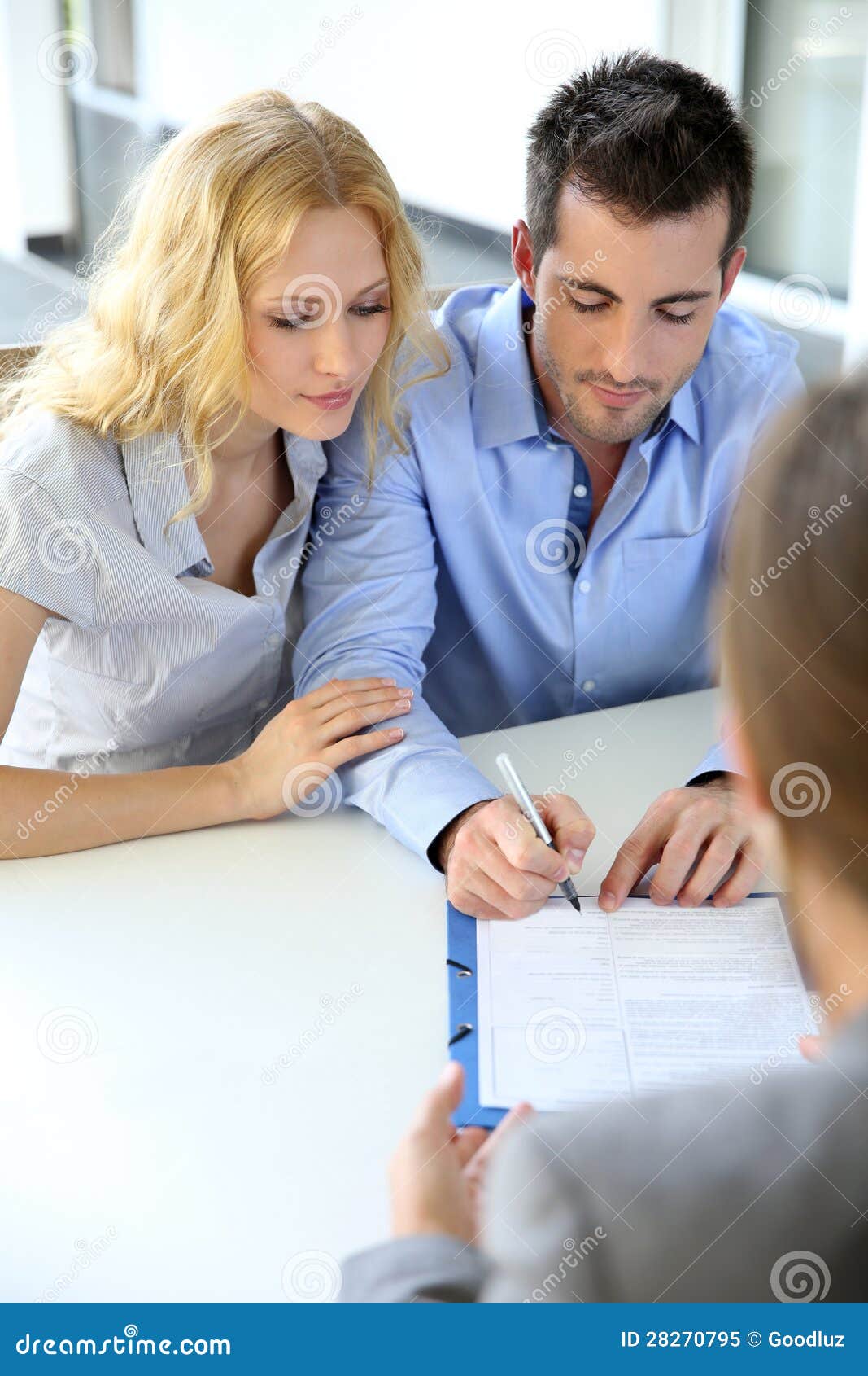 Contrat De Signature De Couples Image stock - Image of agence ...
