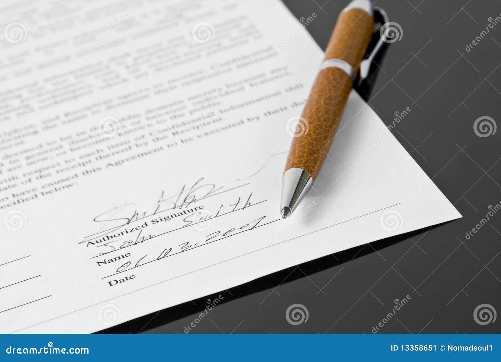Contratto firmato immagine stock. Immagine di firma, firmato - 13358651