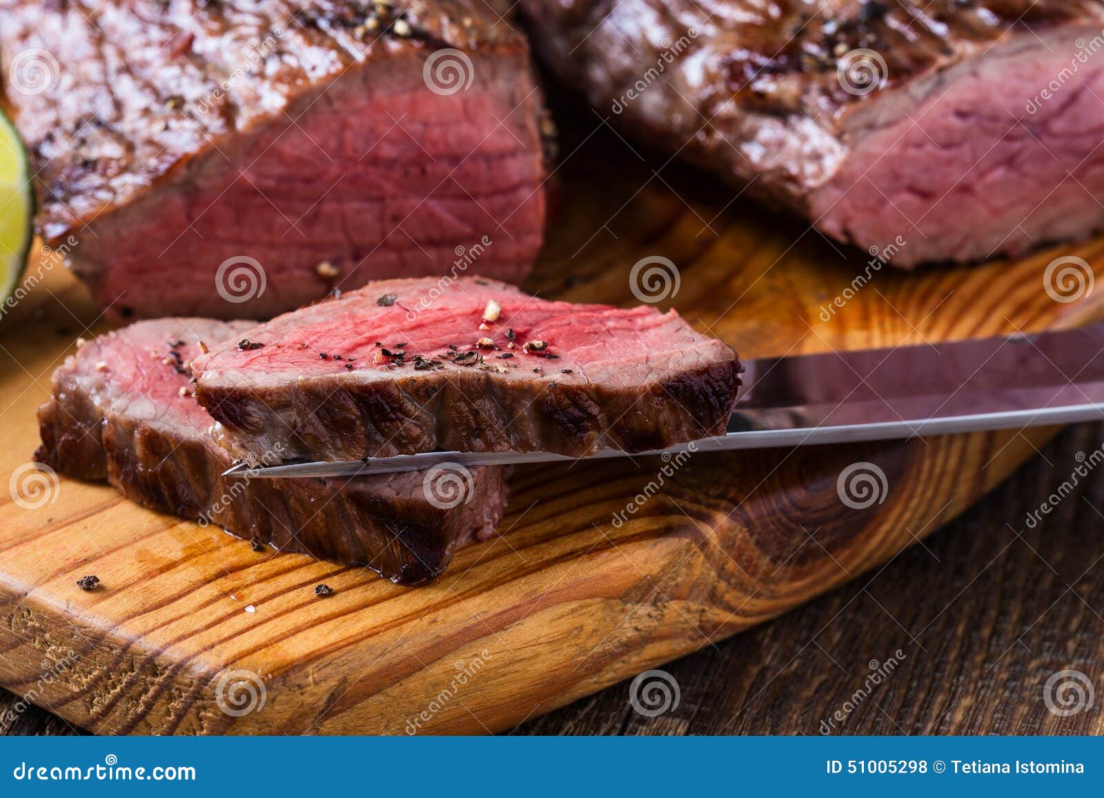 Controfiletto Raro Dell'arrosto Di Manzo Fotografia Stock - Immagine di ...