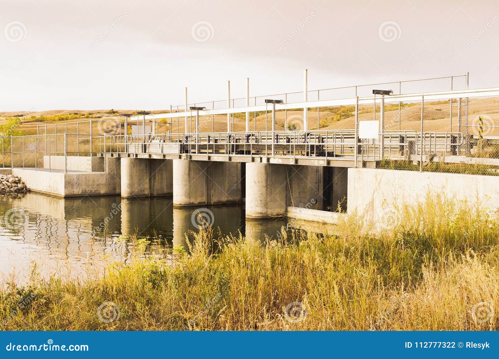 Control Dam and Gate Structure Editorial Photography - Image of river ...