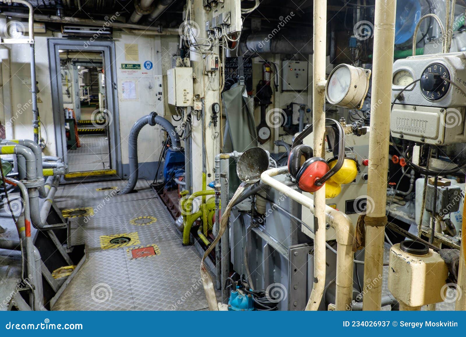 Control Room of an Extra Large Retro Ship Stock Image - Image of ship ...