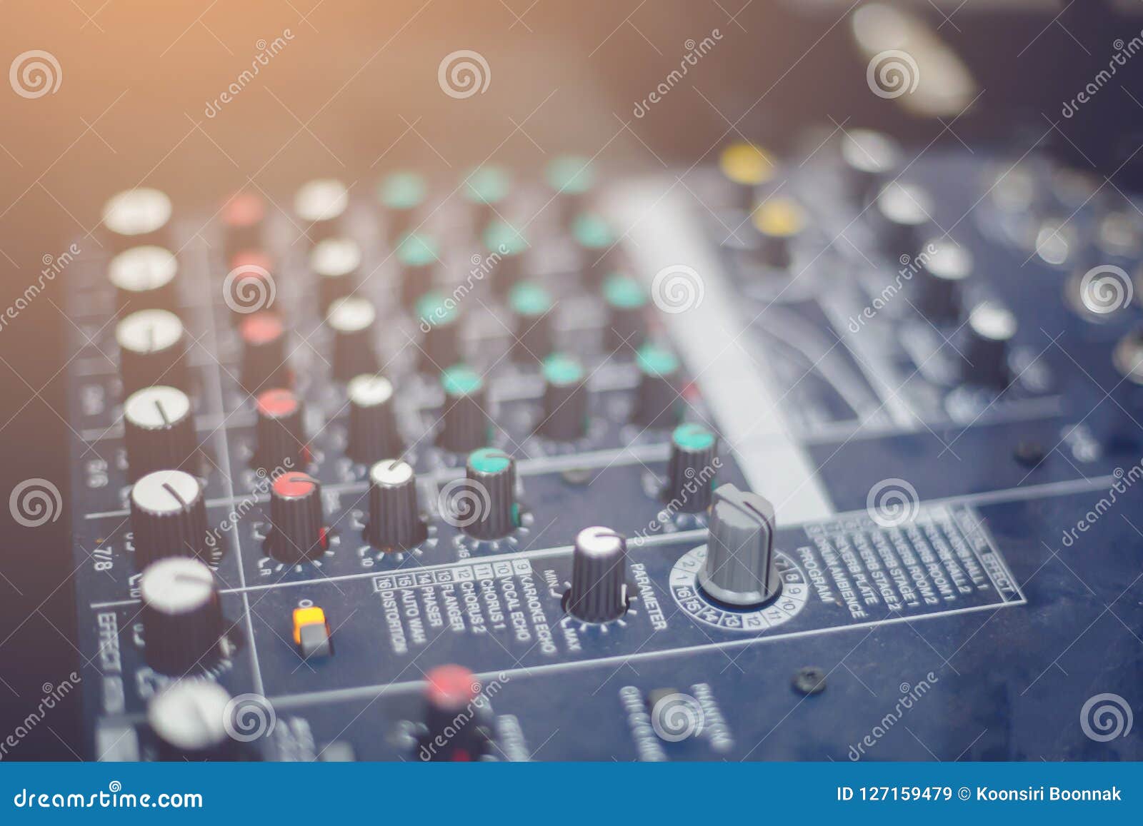 Controlador Audio Do Misturador Na Sala De Comando Imagem de Stock ...