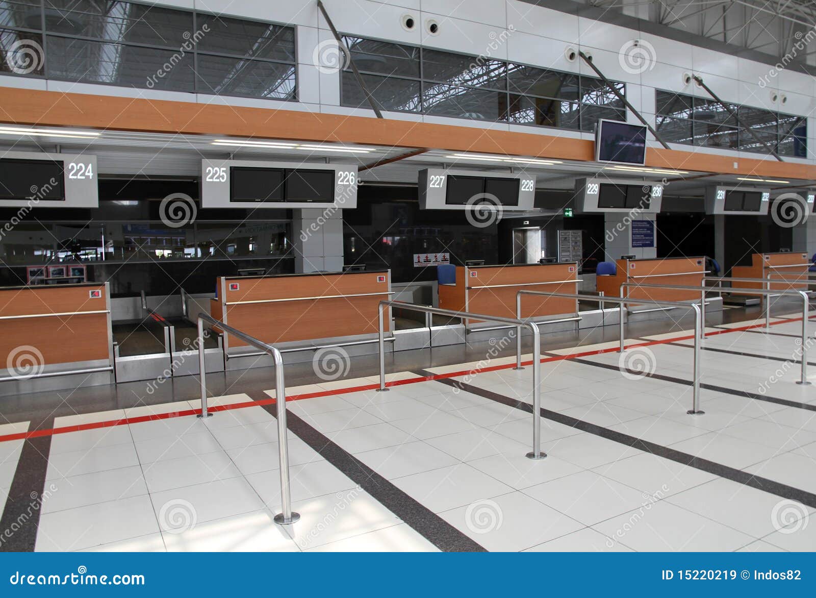 Controlli Contro in Aeroporto Immagine Stock - Immagine di scala ...