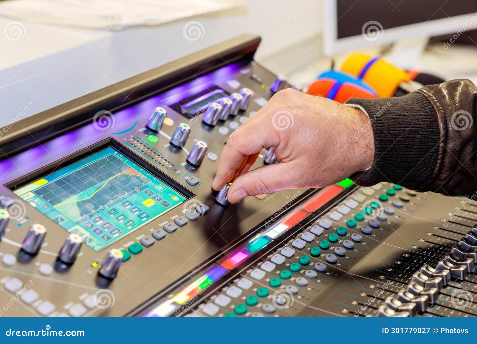 Controlling Audio Live Streaming Broadcast Using a DJ Switch Controller ...