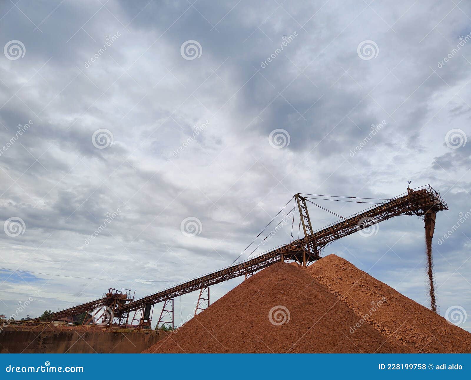 Convayer Bausit Again Fills the Barge Load on the River 3 Editorial ...