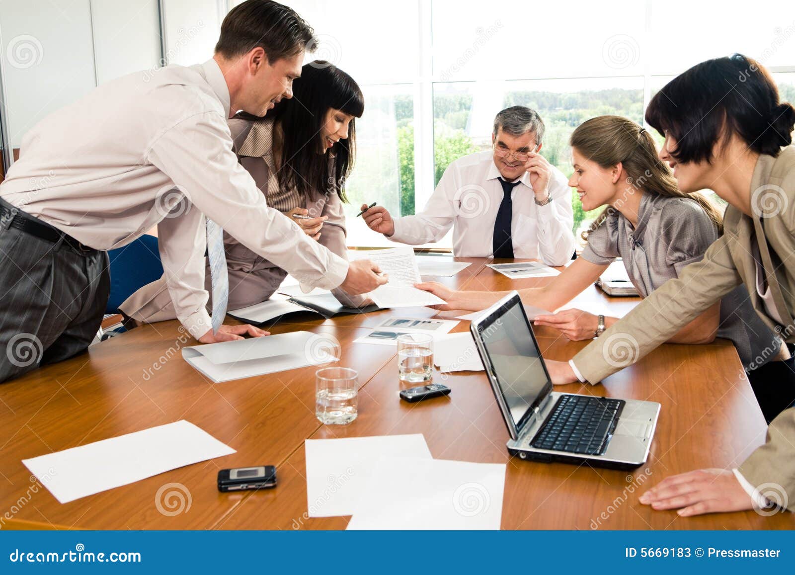 Conversation during Seminar Stock Image - Image of education, plan: 5669183