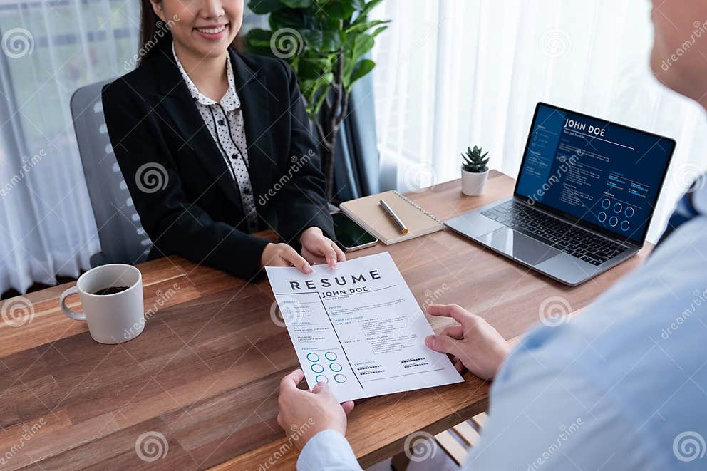 Conversational Job Interview between Interviewer and Candidate ...