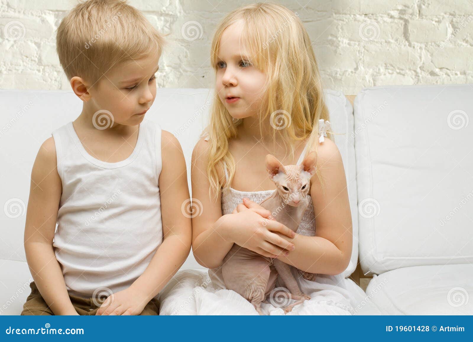 Conversazione Dei Bei Bambini Fotografia Stock - Immagine di ritratto ...