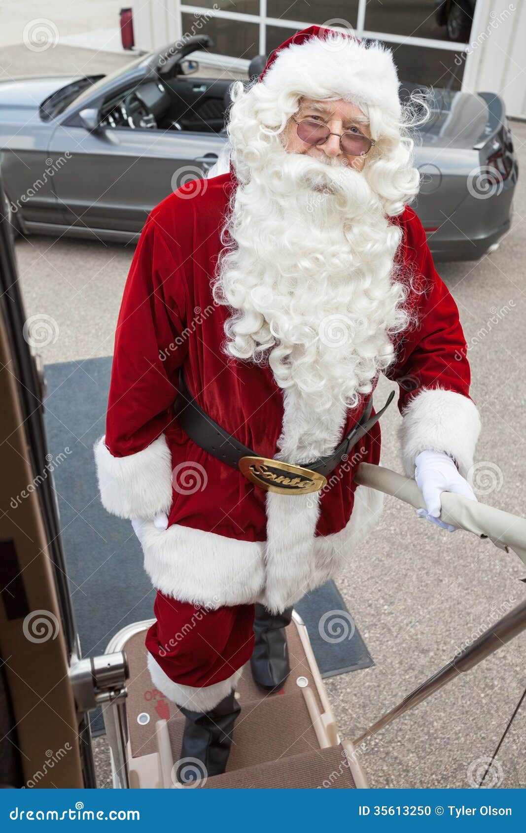 Convertible De Santa Boarding Private Jet with Adentro Foto de archivo ...