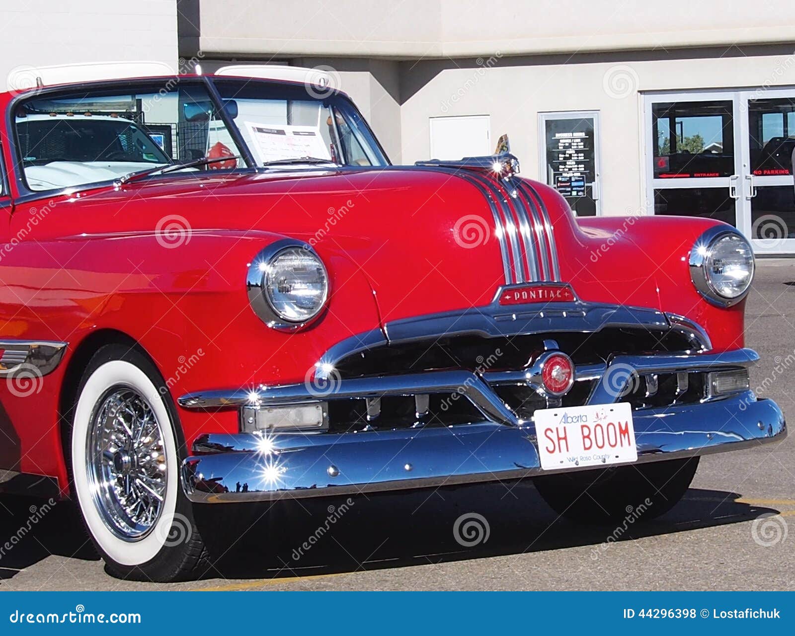 Convertible Rojo Restaurado De Pontiac Foto de archivo editorial ...