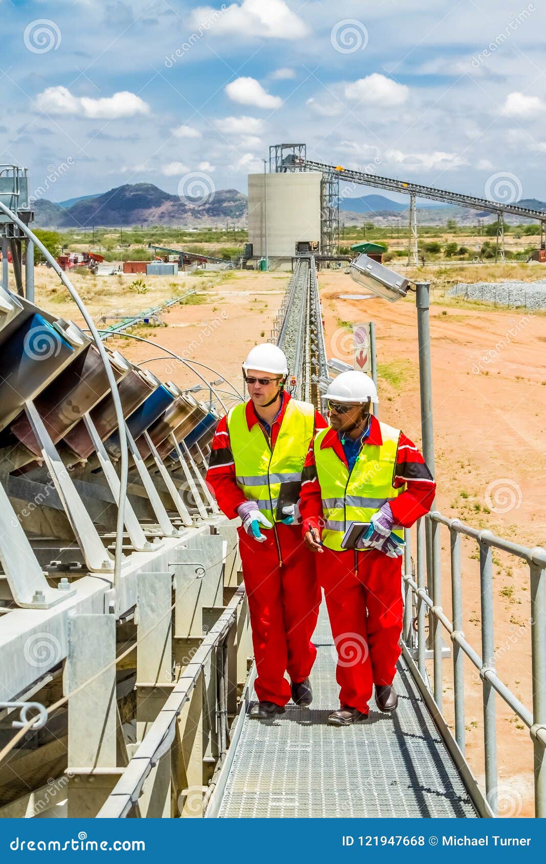 Conveyor Belt Transporting Platinum Ore for Processing with Mini ...