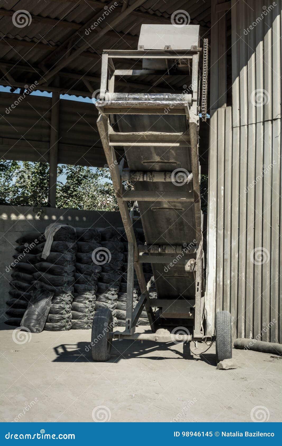 Conveyor cement loader stock image. Image of equipment - 98946145