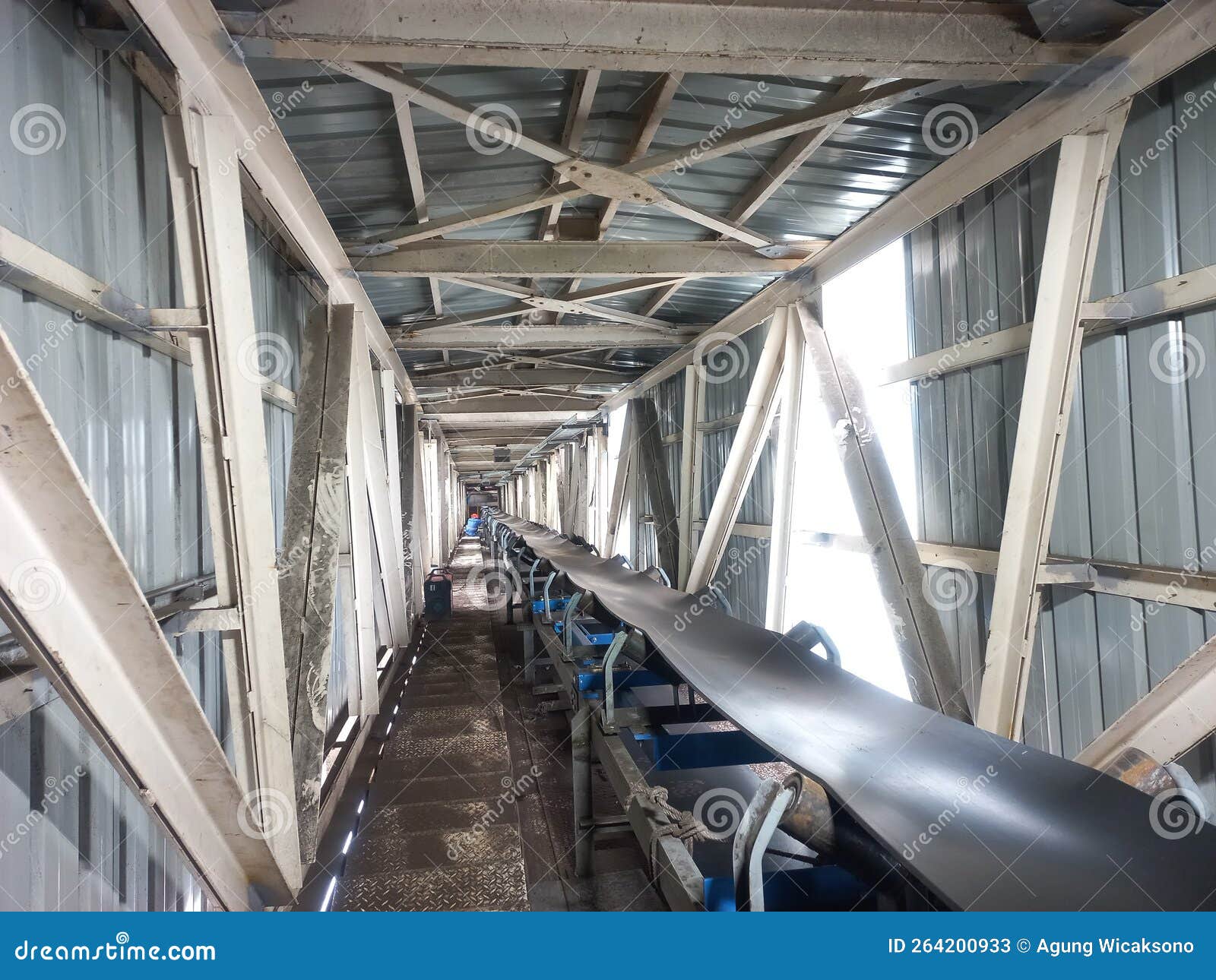 Conveyor stock image. Image of belt, roll, engine, industry - 264200933