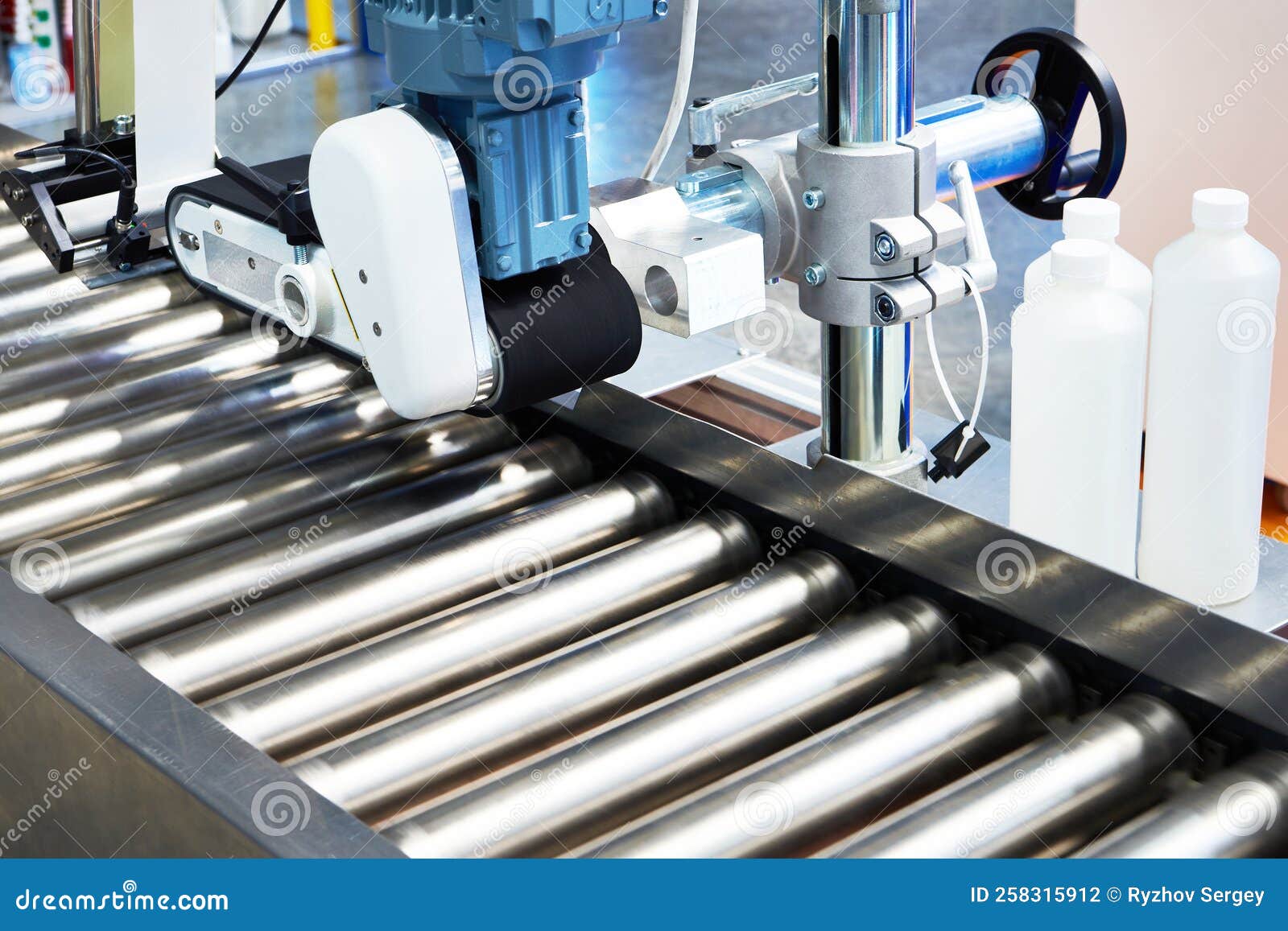 Conveyor labeling machine stock photo. Image of packaging - 258315912