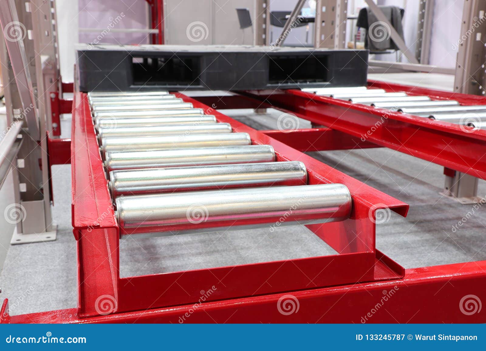 Conveyor Roller with Pallet Stock Image - Image of belt, heavy: 133245787
