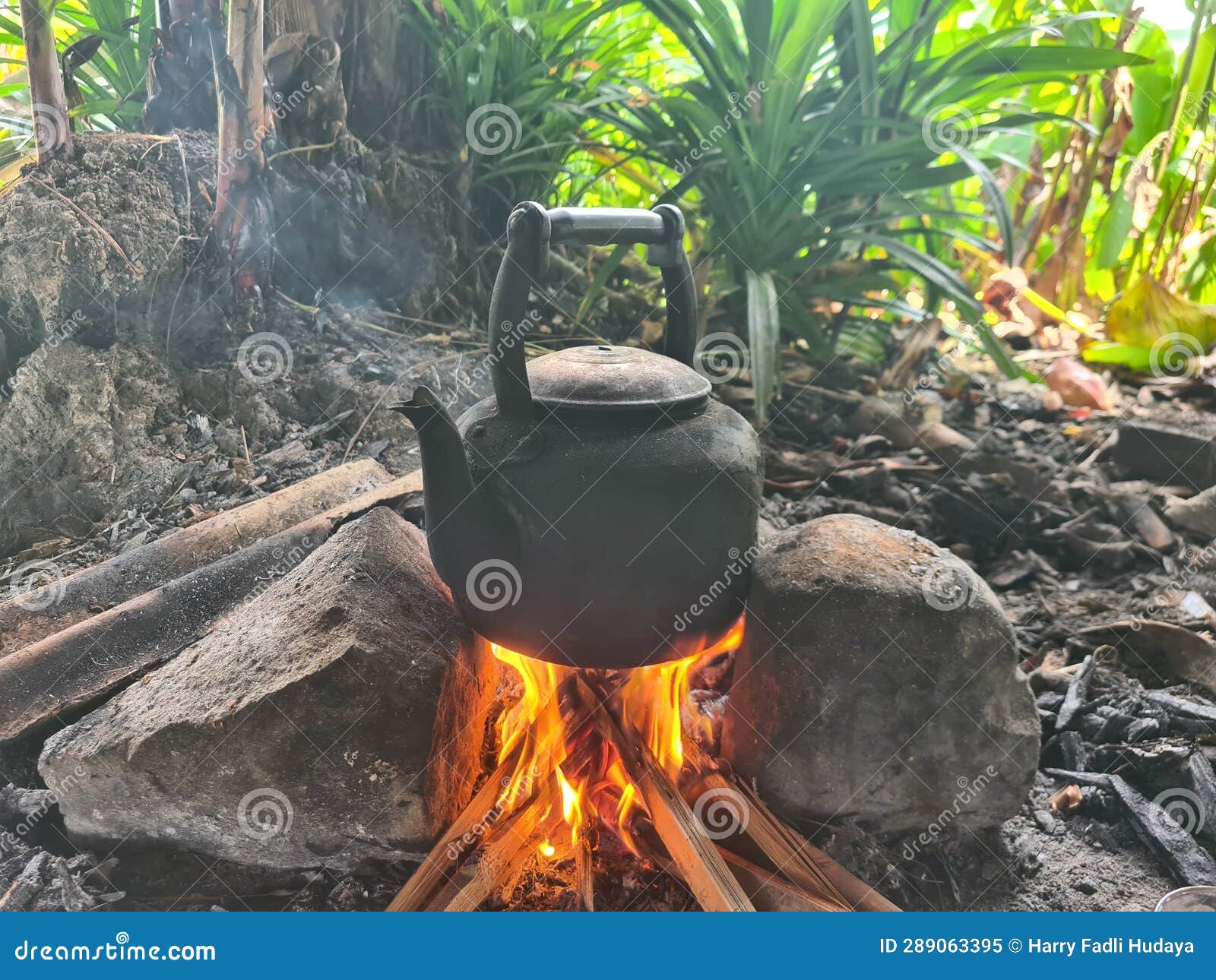 How To Cook Water To Drink By The People Of Flores Still Use The ...