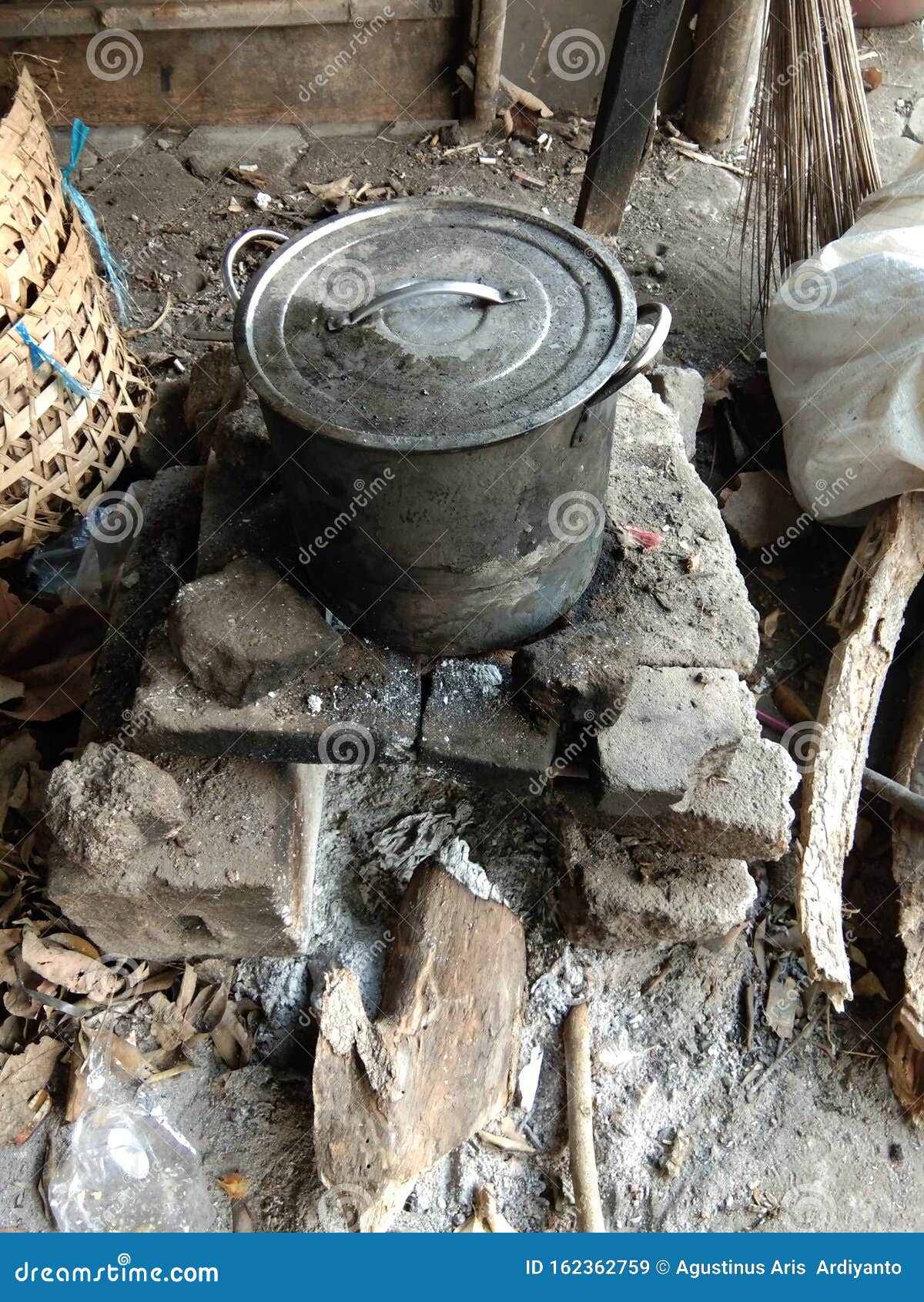 How To Cook Water To Drink By The People Of Flores Still Use The ...