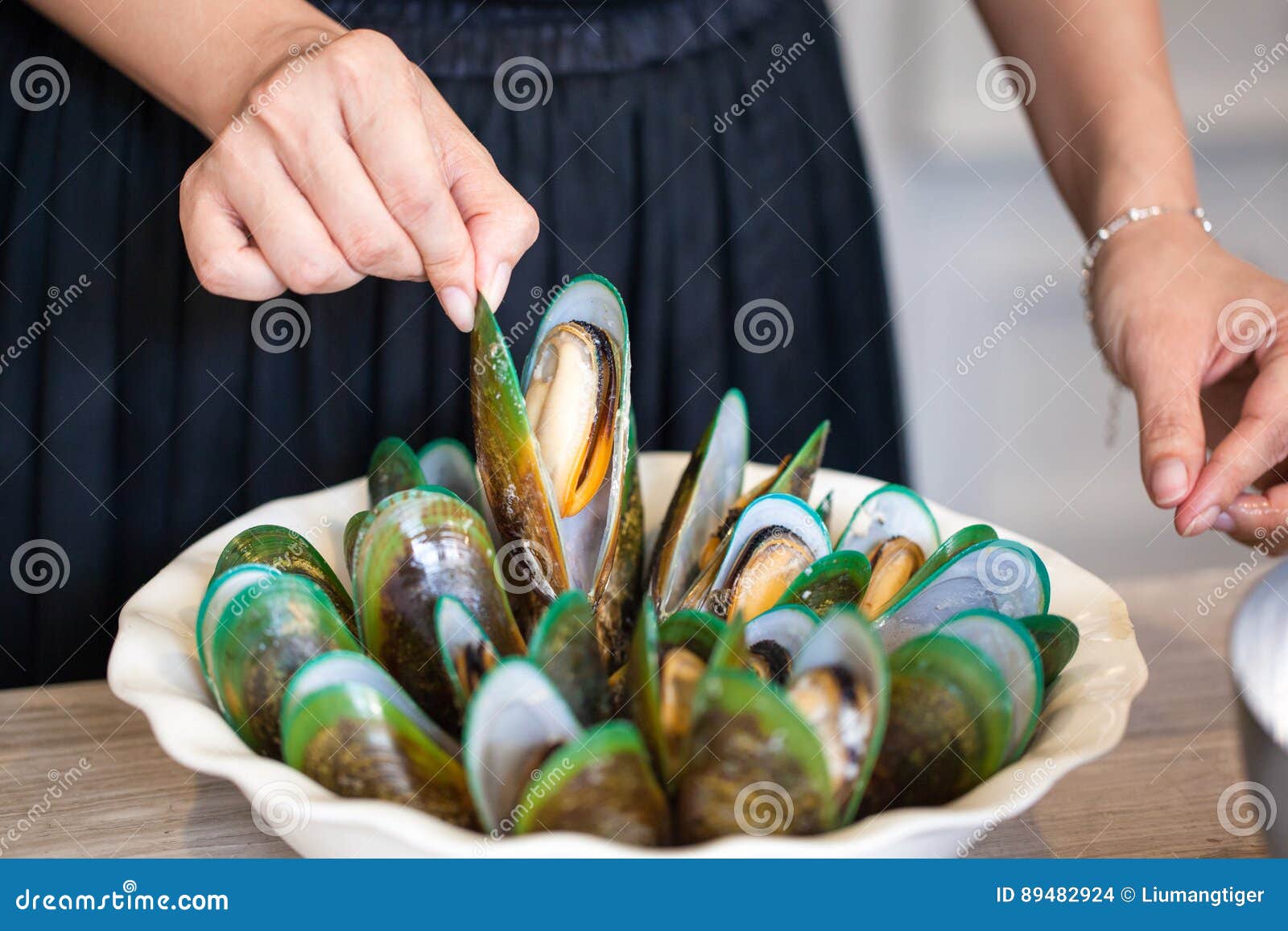 Cooked Green shell mussels stock photo. Image of green - 89482924
