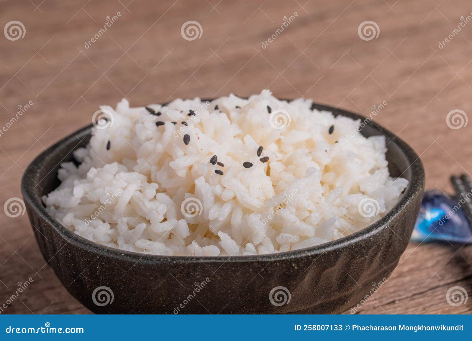 Cooked Rice in a Cup of Black Thai Jasmine Rice Stock Image - Image of ...