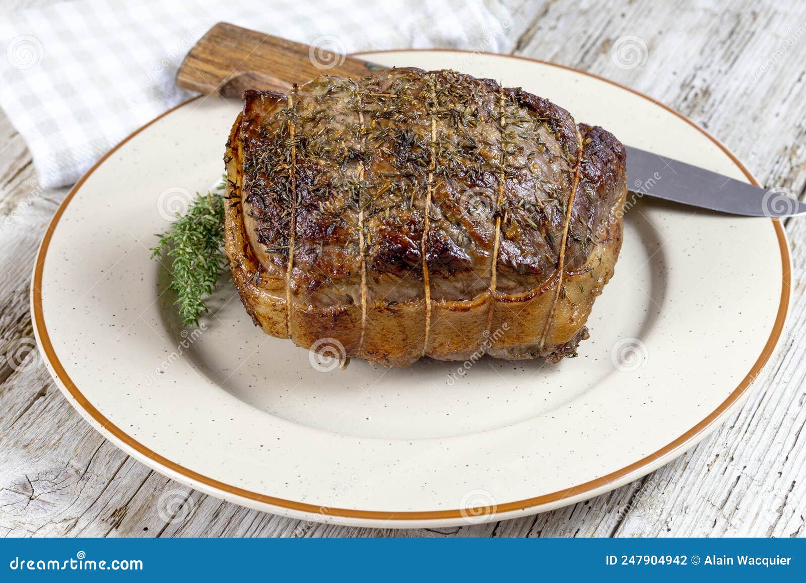 Cooked Whole Roast Beef on a Plate Stock Photo - Image of roti, grill ...