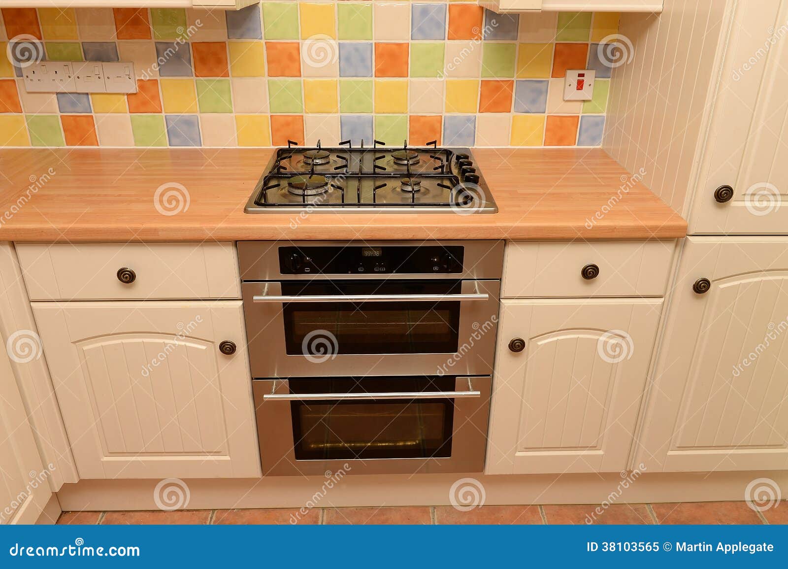 Cooker in a modern kitchen stock image. Image of house - 38103565
