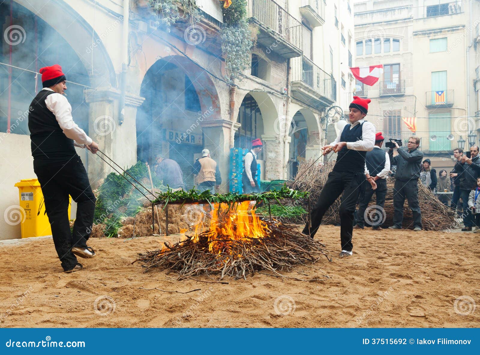 Cooking Calsot on Bonfire during Calcotada Editorial Photography ...