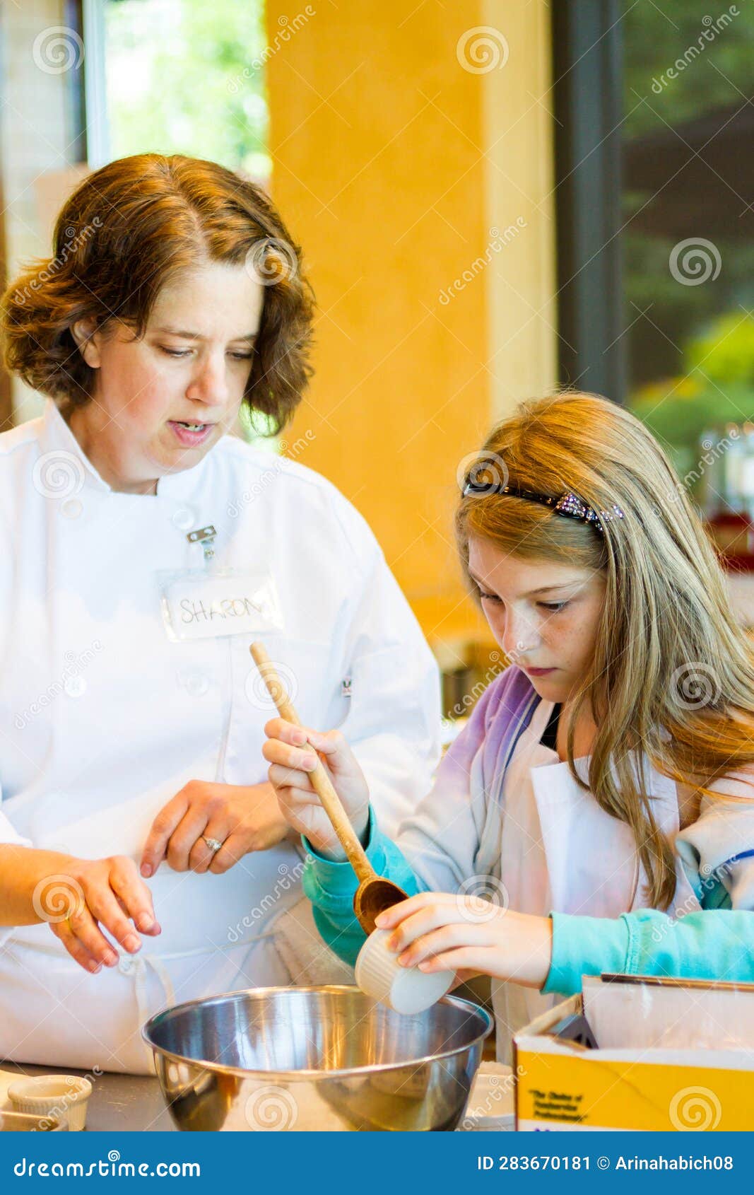 Cooking class editorial photo. Image of teaching, young - 283670181