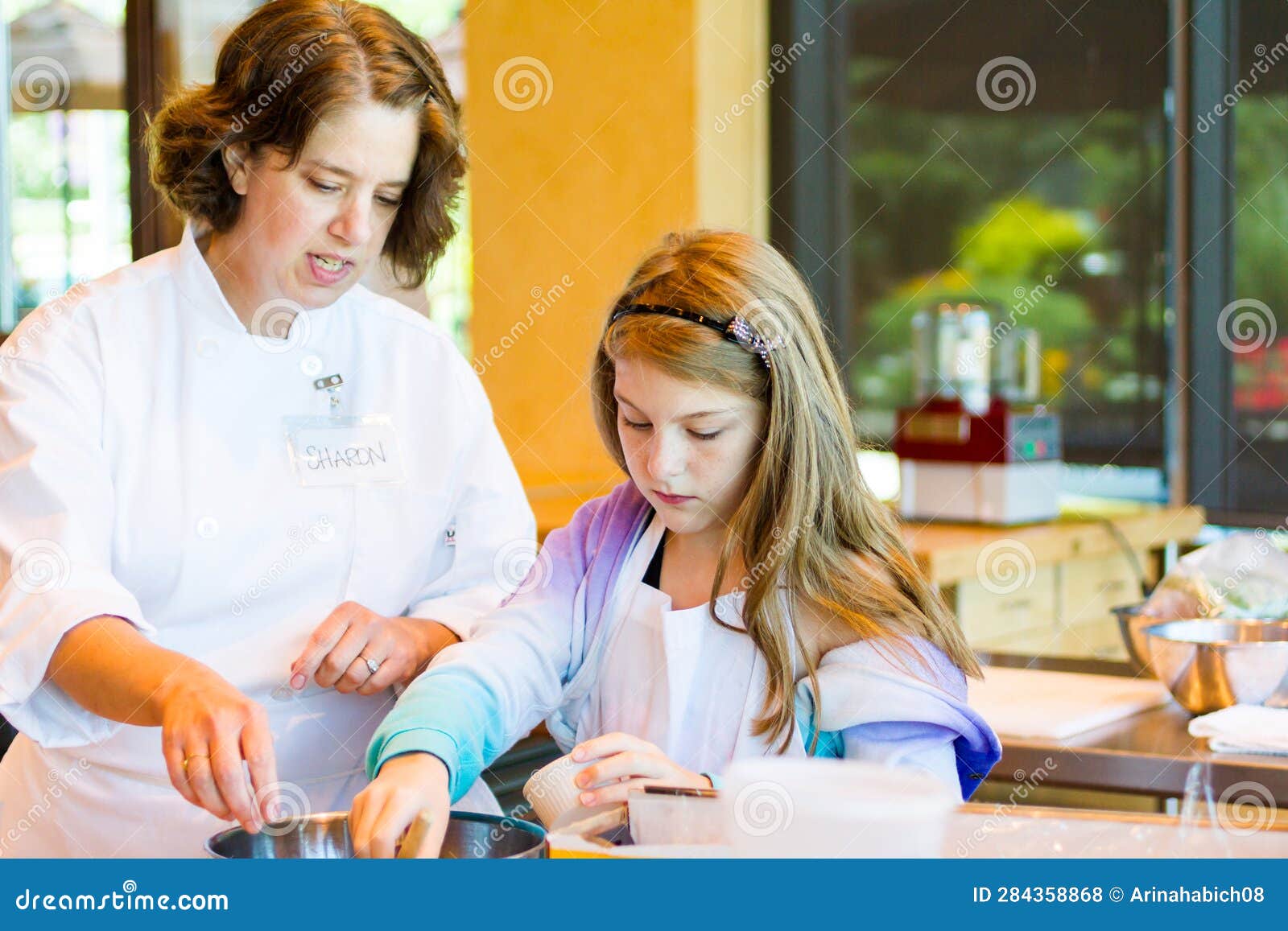 Cooking class editorial stock photo. Image of expertise - 284358868