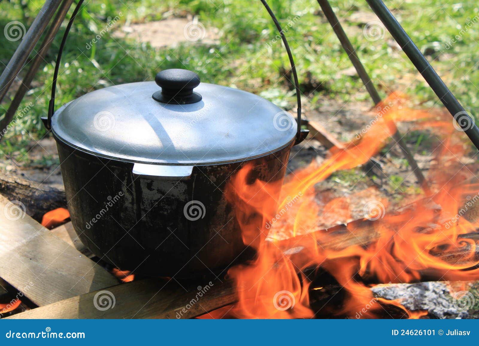 Cooking on a fire stock image. Image of kitchen, balefire - 24626101