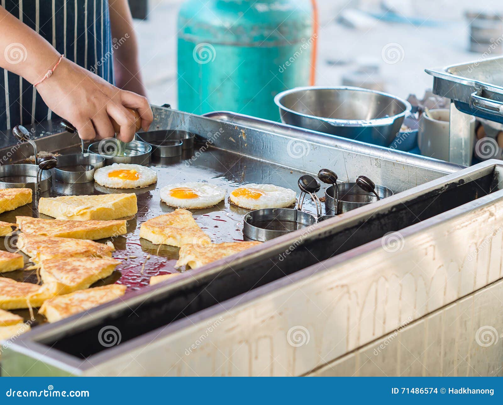 Cooking Fried Egg in Shape Form Stock Photo - Image of cooking, meal ...