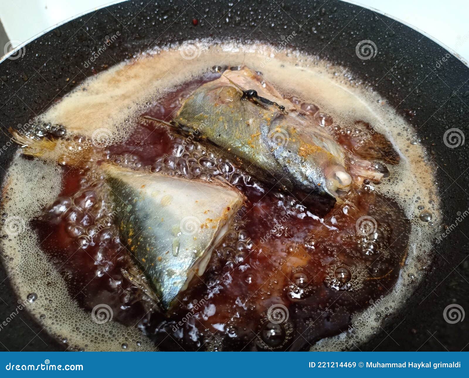 Cooking Fried Fish in a Pan of Hot Oil Stock Image - Image of cooking ...