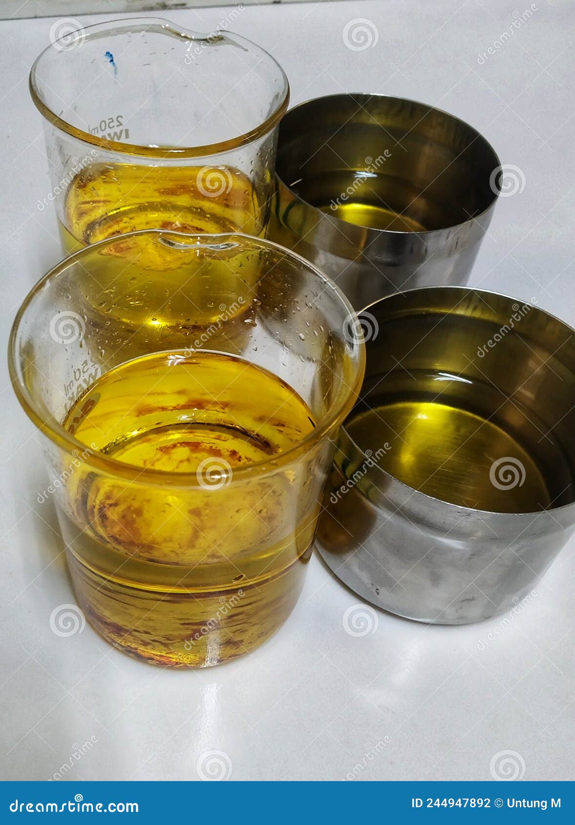 Cooking Oil in the Beaker Glass Stock Photo - Image of beer, dessert ...