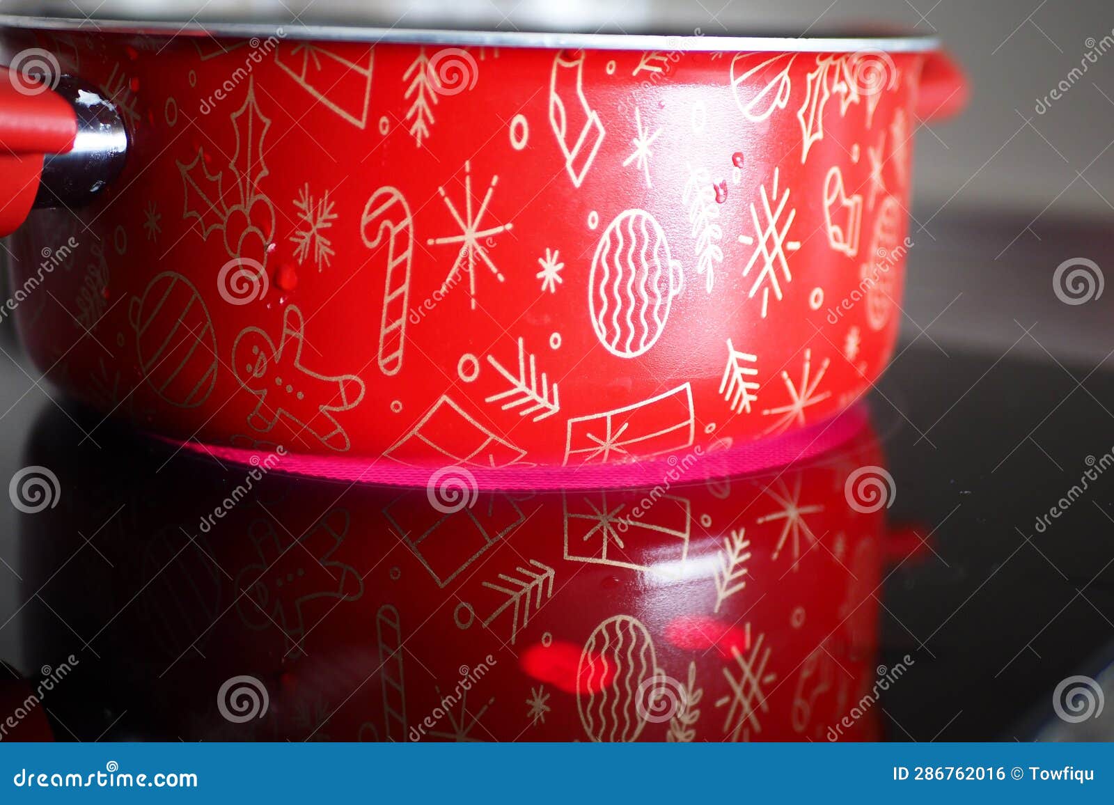 Cooking Pan on Electric Stove, Electric Stove is Heated To Red. Stock ...