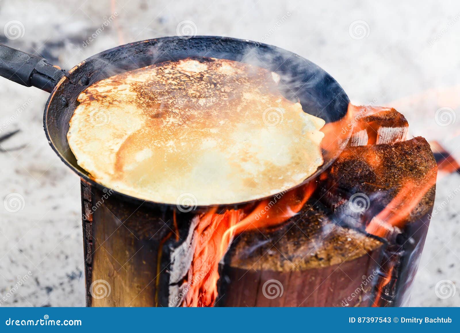 Cooking pancakes on fire stock image. Image of food, camp - 87397543