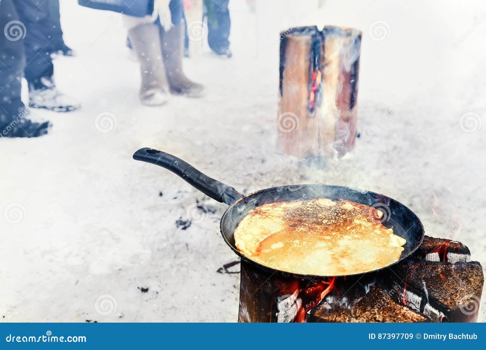 Cooking pancakes on fire stock image. Image of bonfire - 87397709