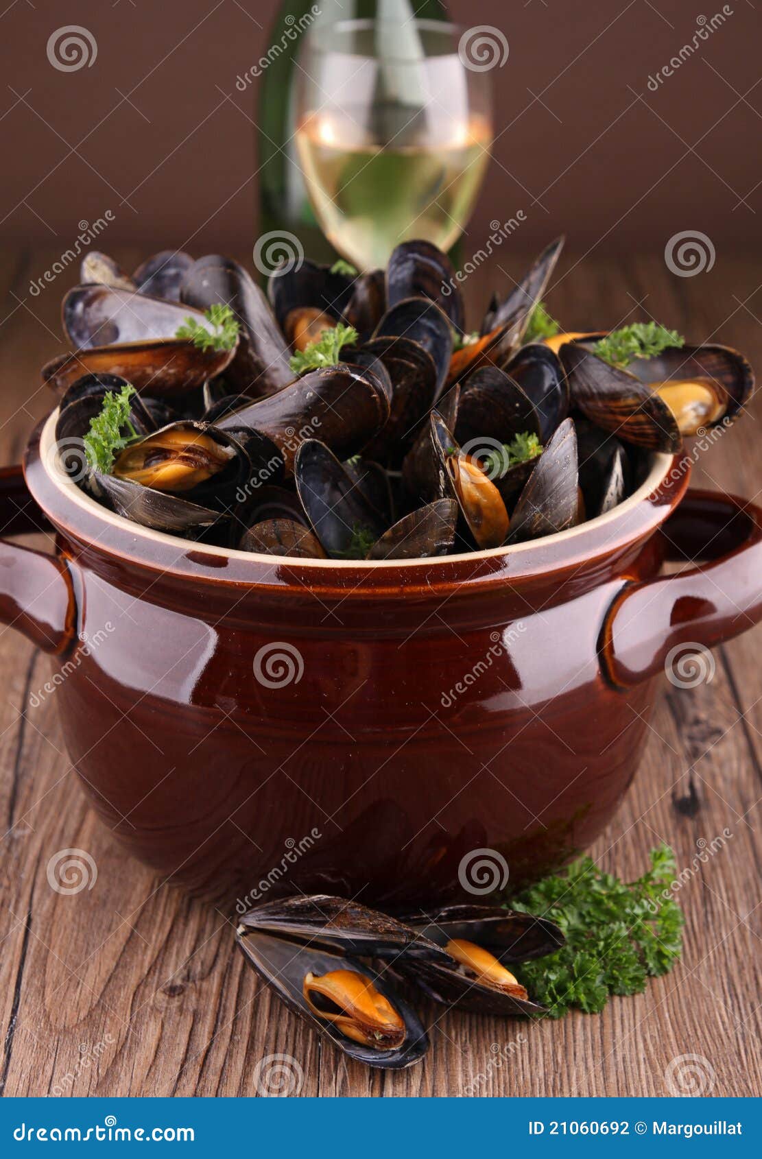 Cooking pot with mussels stock photo. Image of sauce - 21060692