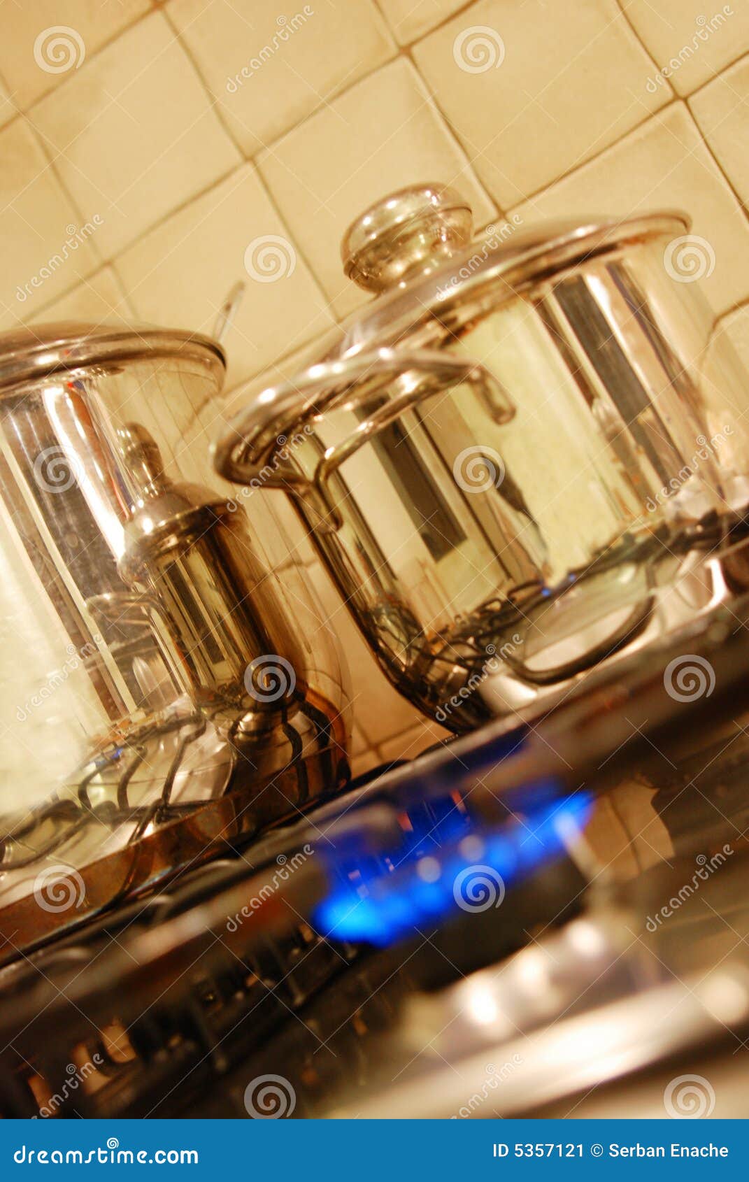 Cooking pots on stove stock image. Image of heat, shiny - 5357121