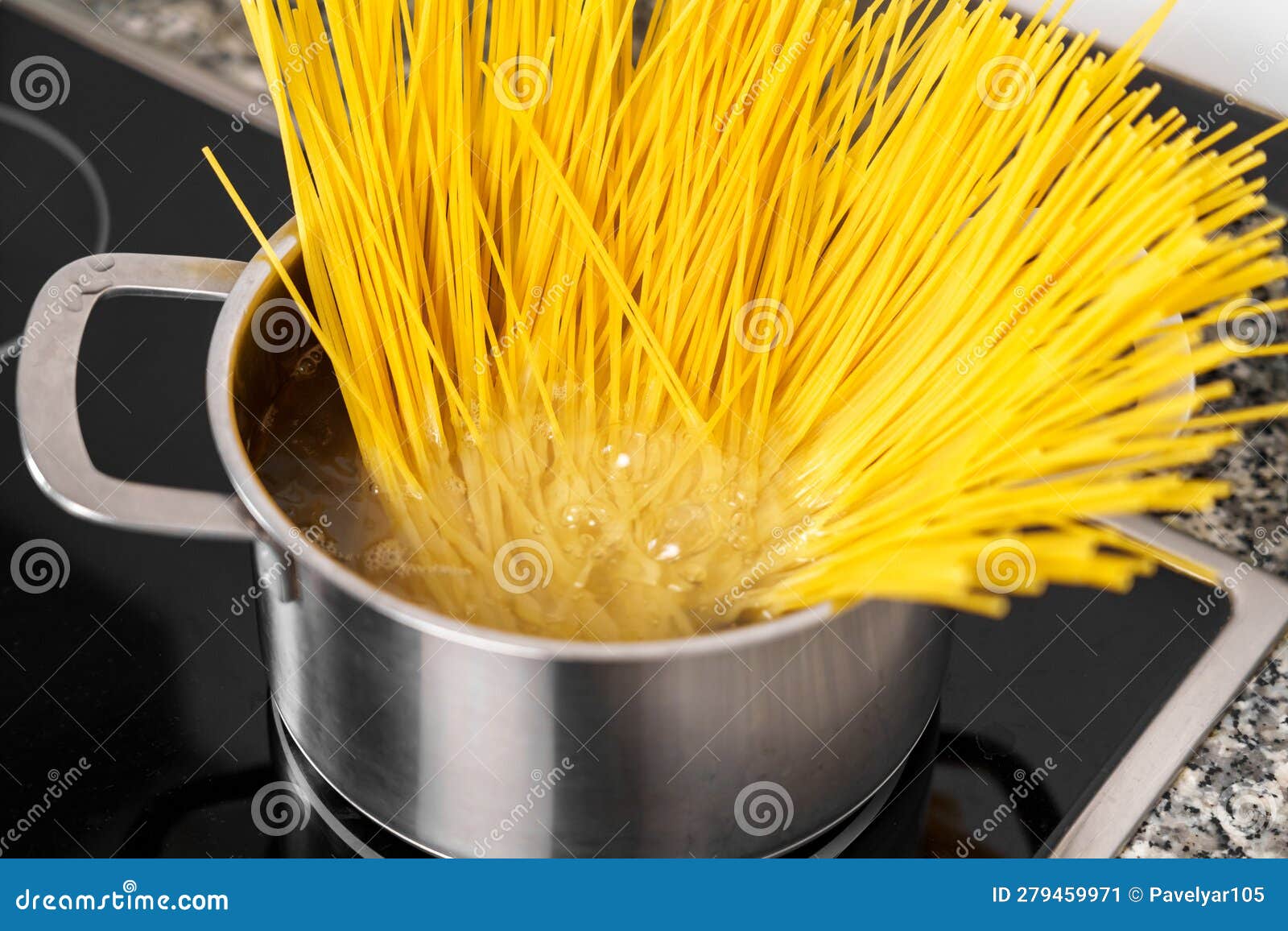 Cooking Spaghetti in a Pot of Boiling Water Stock Image - Image of ...