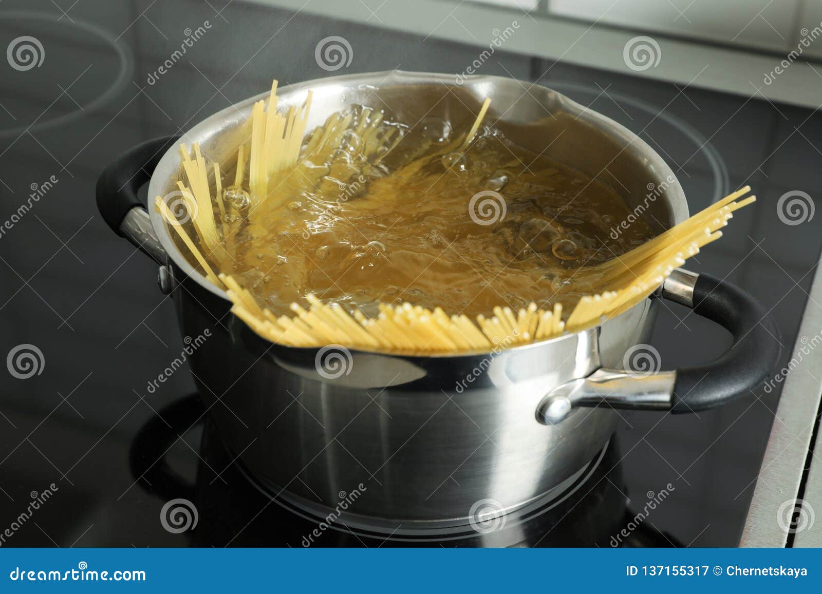 Cooking spaghetti in pot stock image. Image of electric - 137155317