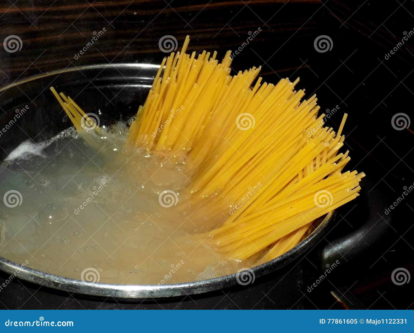 Cooking spaghetti in pot stock image. Image of cuisine - 77861605