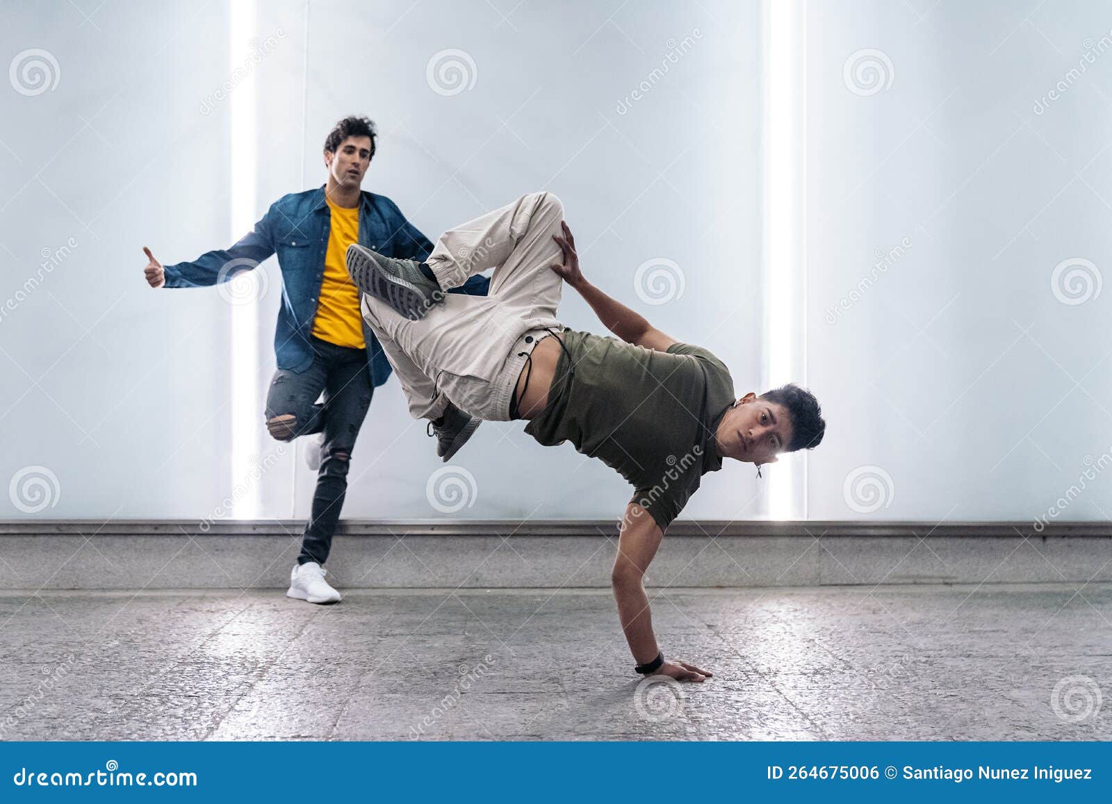 Cool Dancing Crew Practicing Stock Photo - Image of freestyle, natural ...
