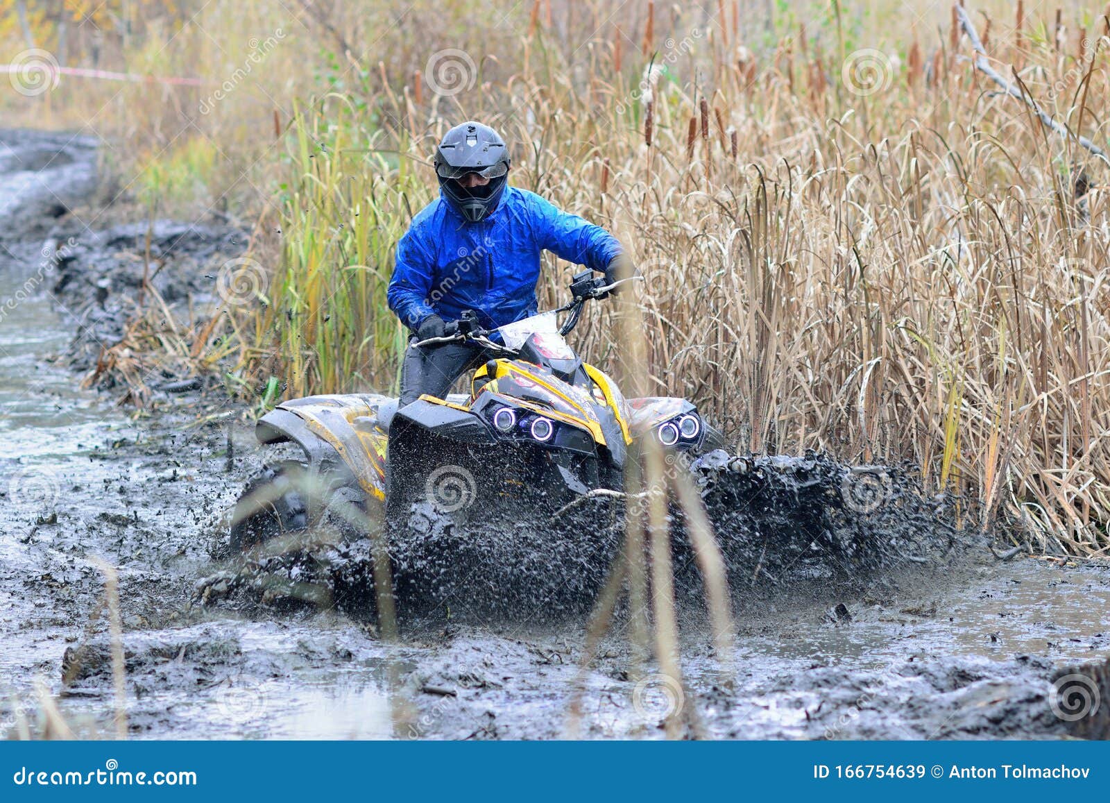 Cool Pictures of Active ATV and UTV Driving in Mud and Water Stock ...