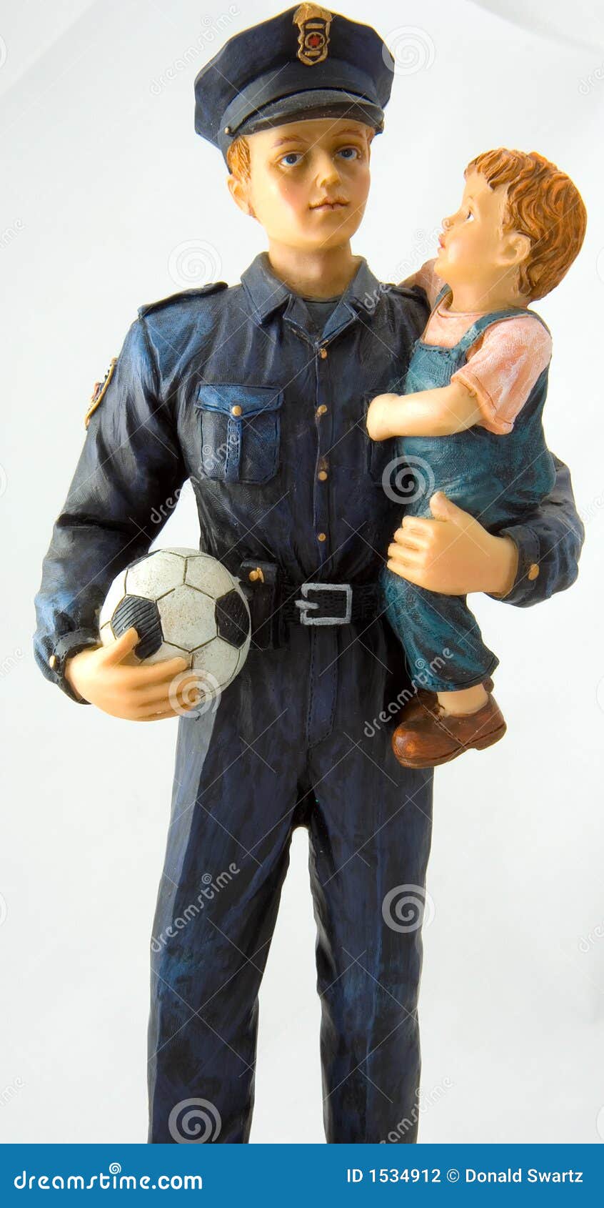 Cop et garçon du football photo stock. Image du policing - 1534912