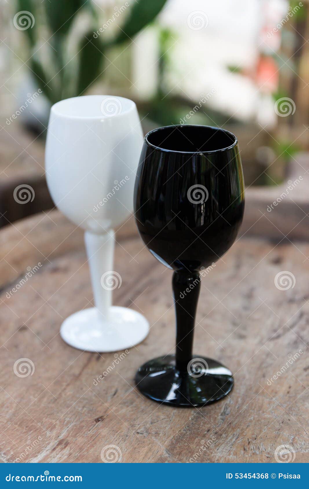 Copa De Vino Blanco Y Negro Foto de archivo - Imagen de escritorio ...