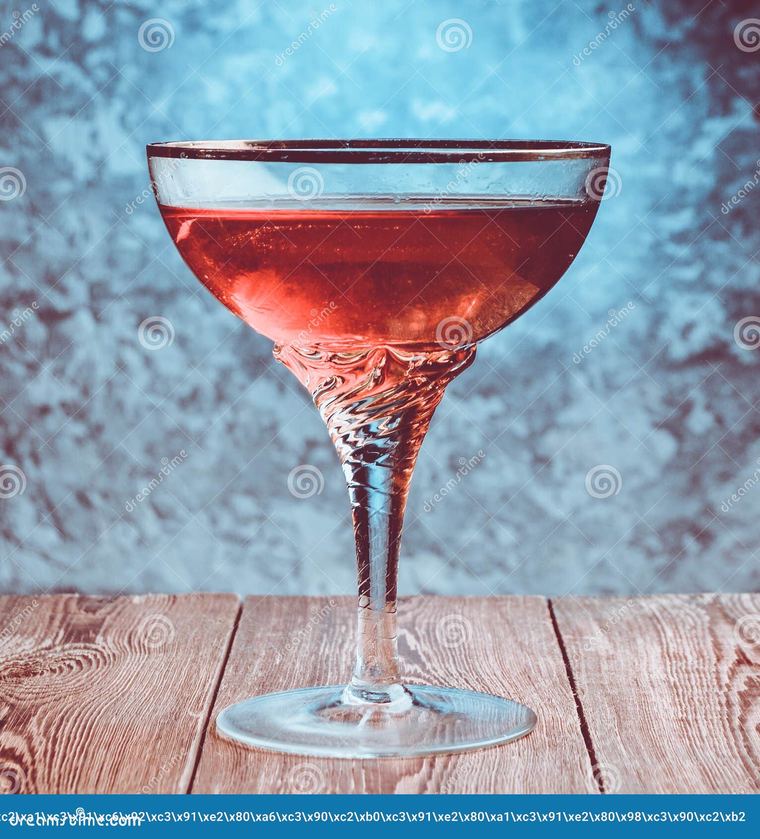 Copa de vino del alcohol foto de archivo. Imagen de restaurante - 130049474