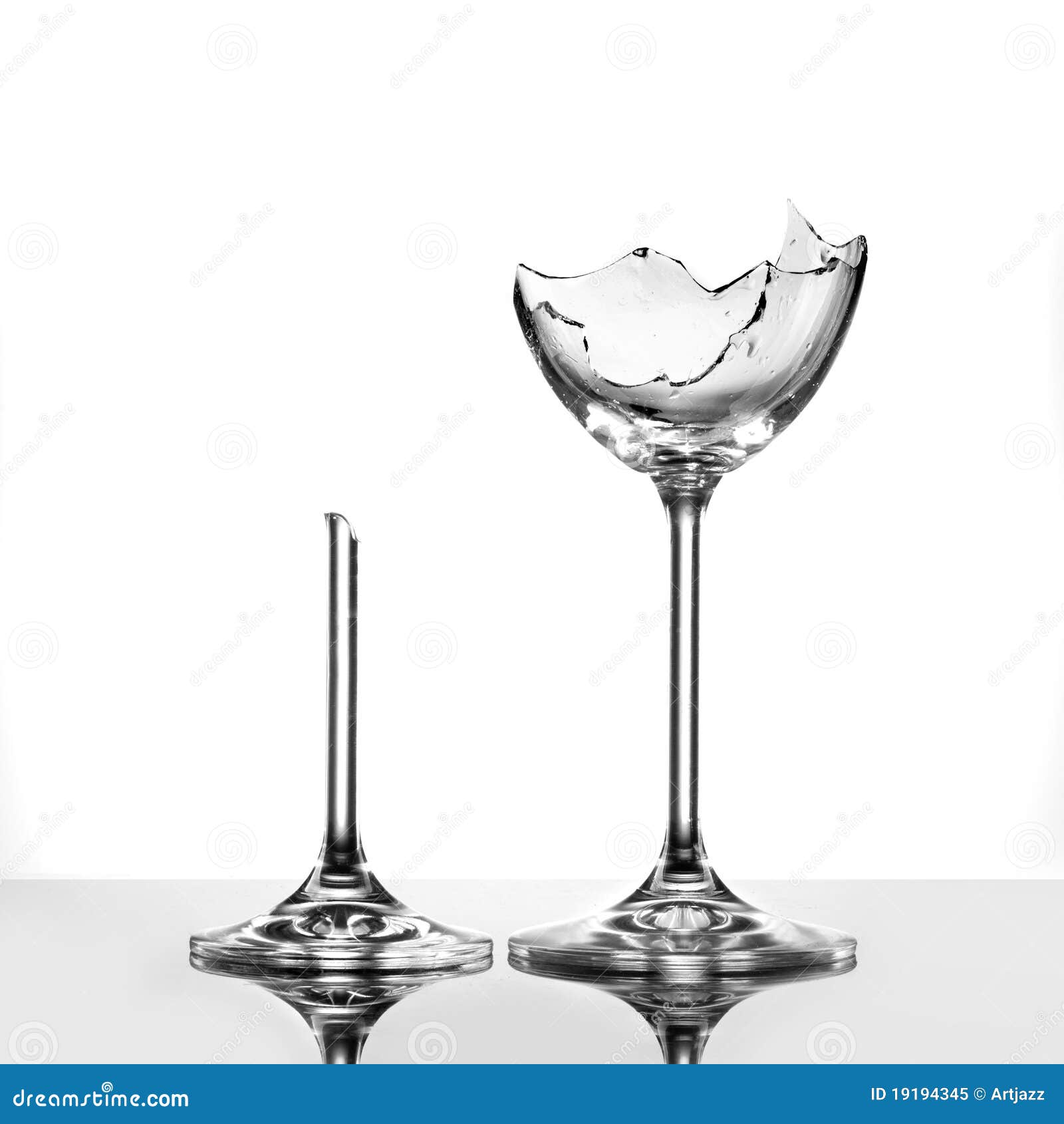 Copas quebradas aisladas imagen de archivo. Imagen de macro - 19194345